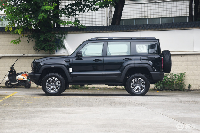 【2026款 北京越野BJ40 2.0T 标准版 柴油汽车报价_图片_参数配置】-易车_保定荣易行