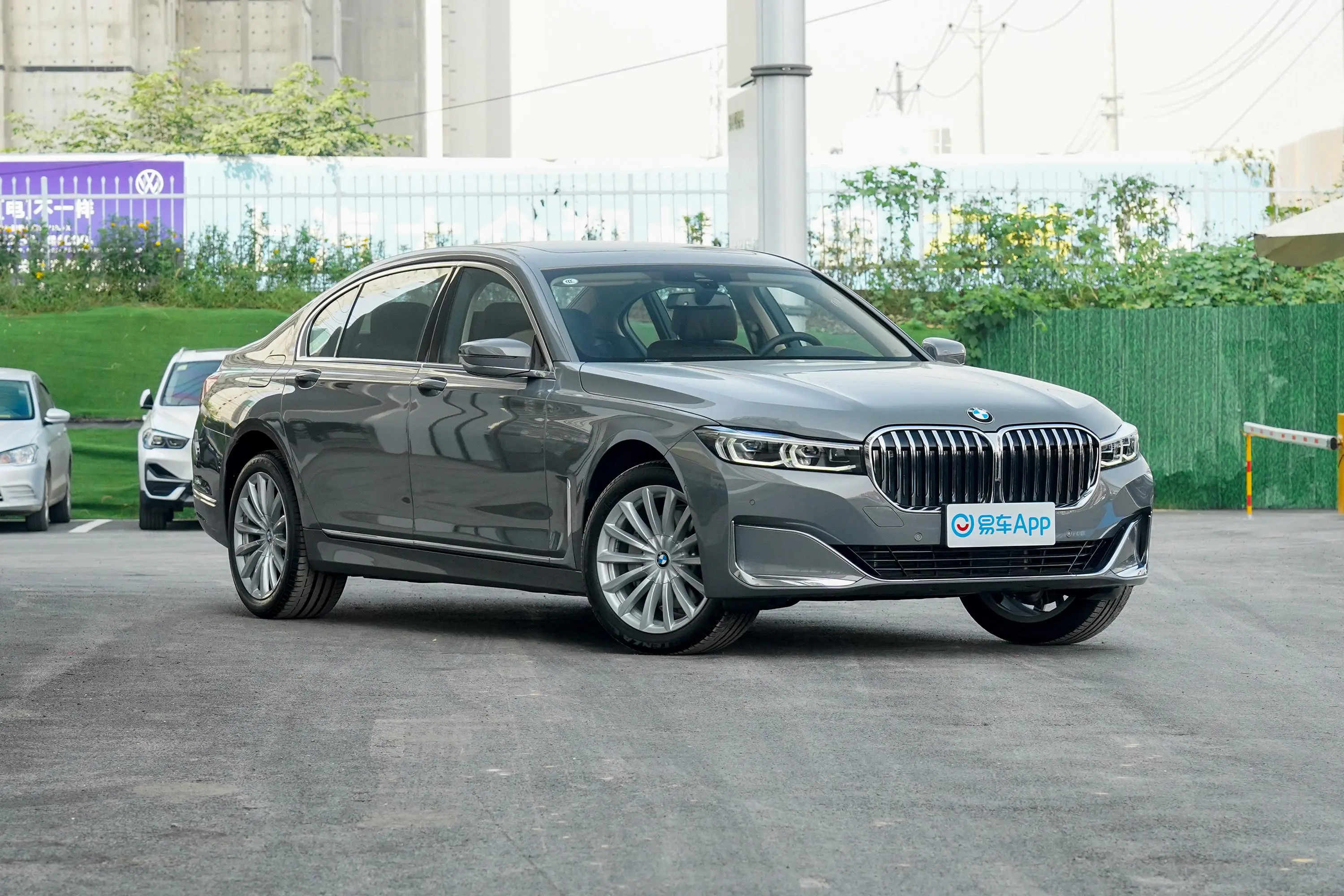 【宝马7系730Li 豪华套装侧前45度车头向右水平图片-汽车图片大全】-易车