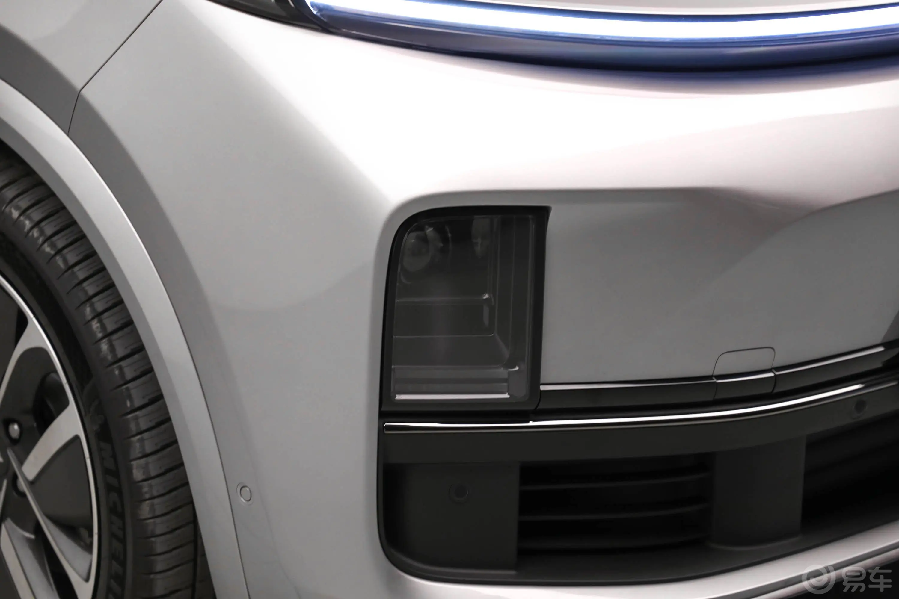 【理想L8L8 Max大灯侧45度俯拍图片-汽车图片大全】-易车