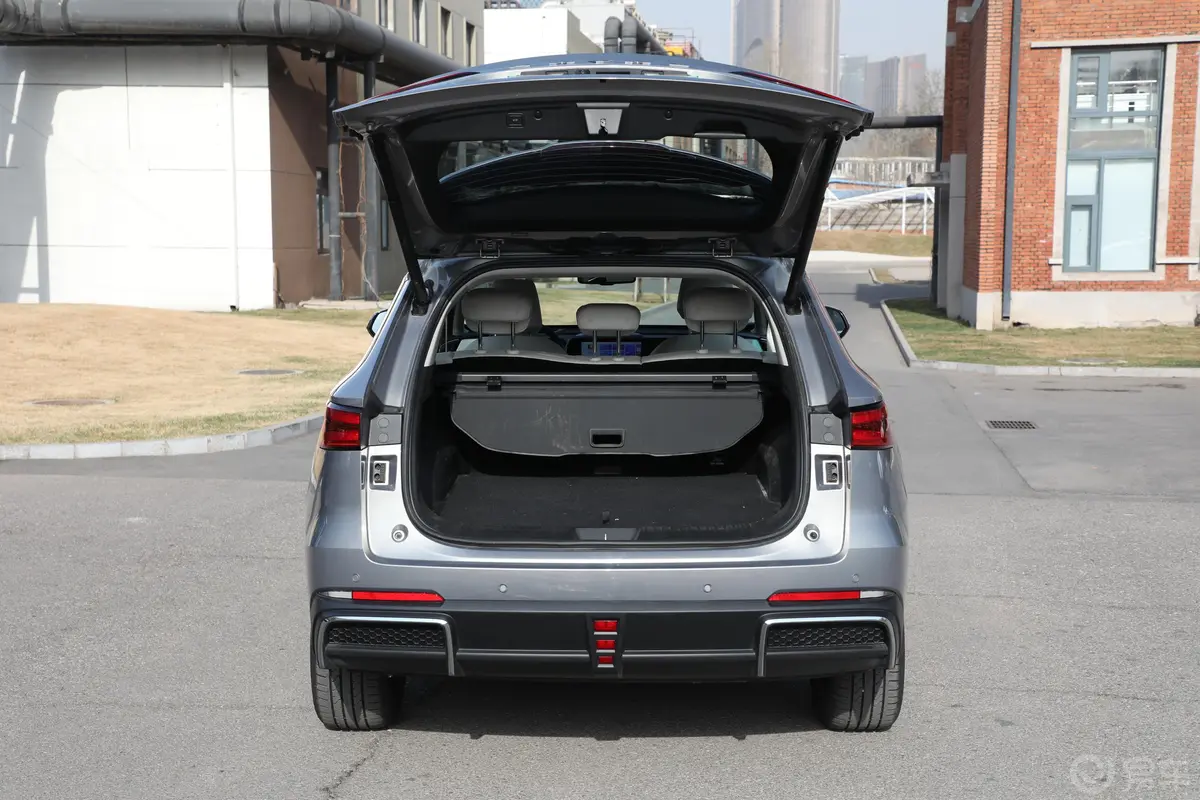 【哈弗枭龙MAX1.5L 105km 四驱智能旗舰版后备厢图片-汽车图片大全】-易车