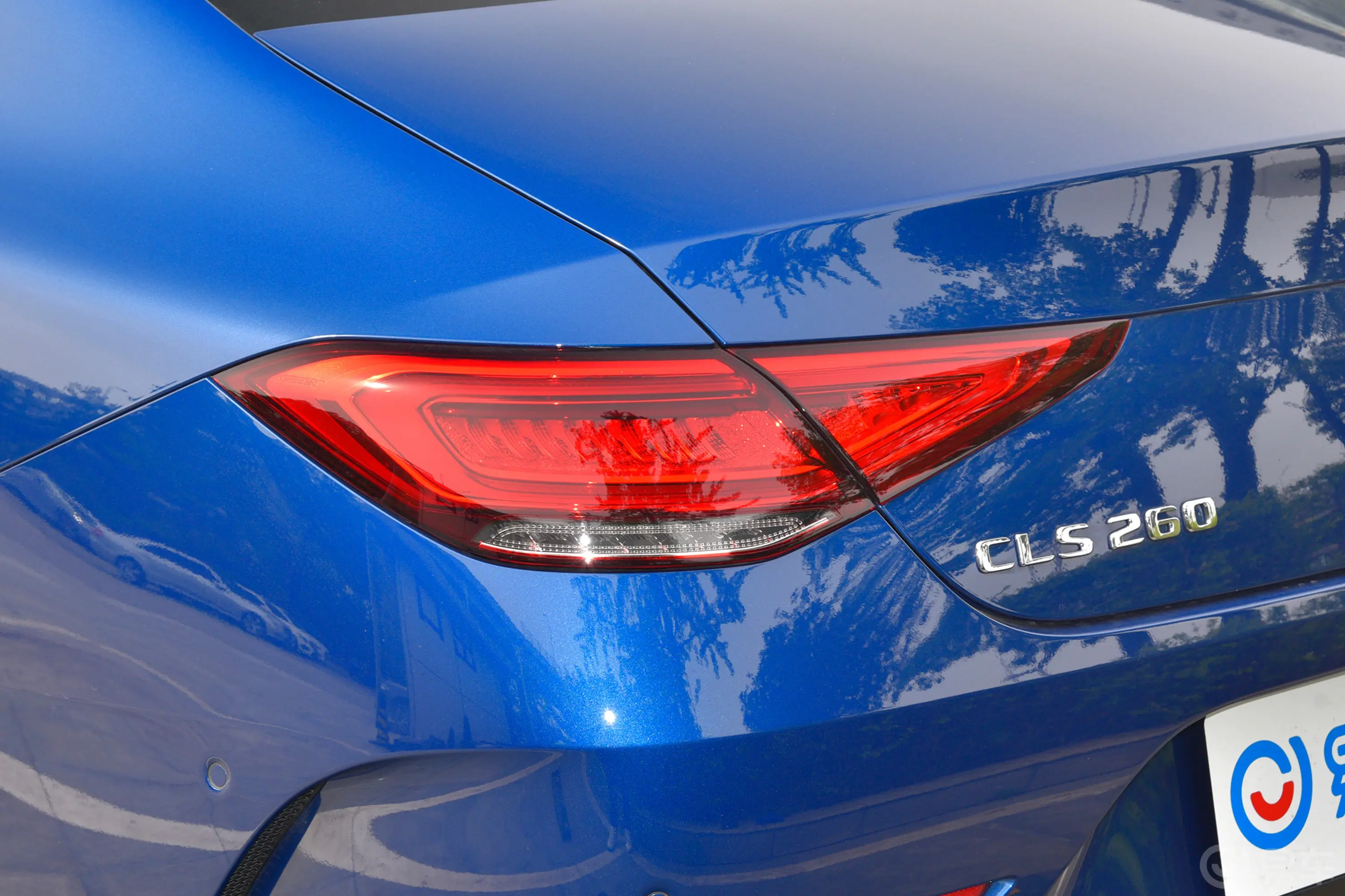 【奔驰CLS改款 CLS 260尾灯侧45度俯拍图片-汽车图片大全】-易车