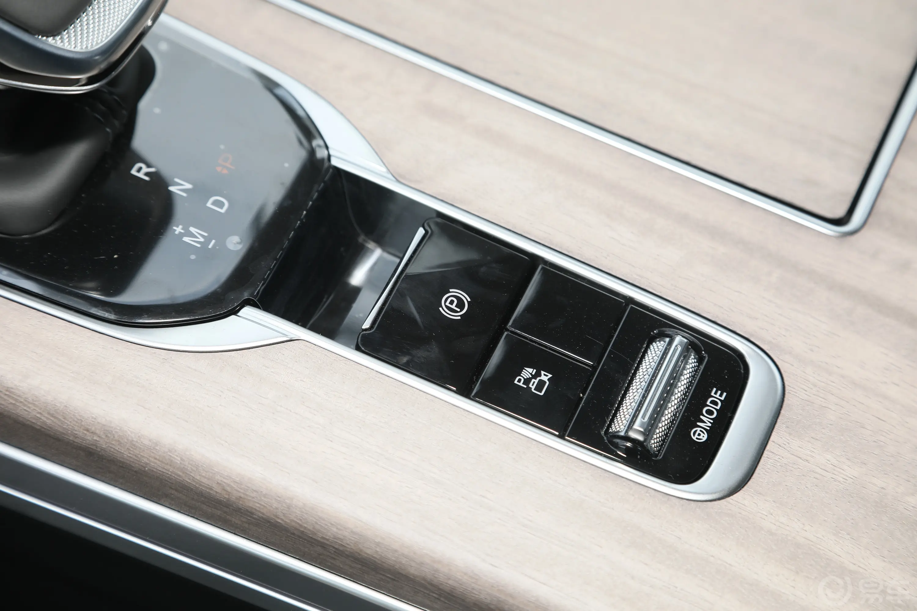 【红旗HS72.0T 四驱旗畅版 6座驻车制动图片-汽车图片大全】-易车