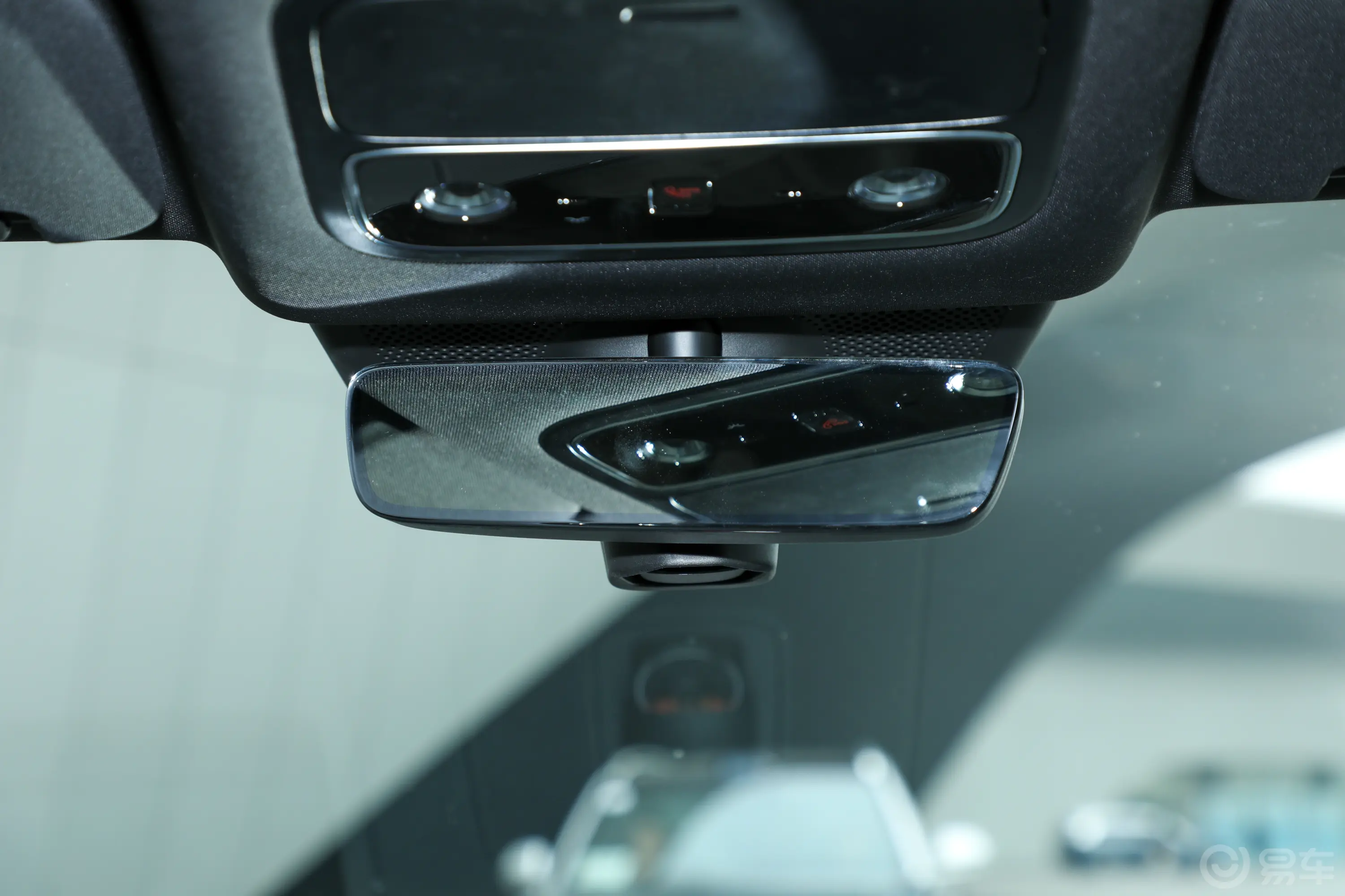 【问界M9增程版 225km Ultra 6座内后视镜图片-汽车图片大全】-易车