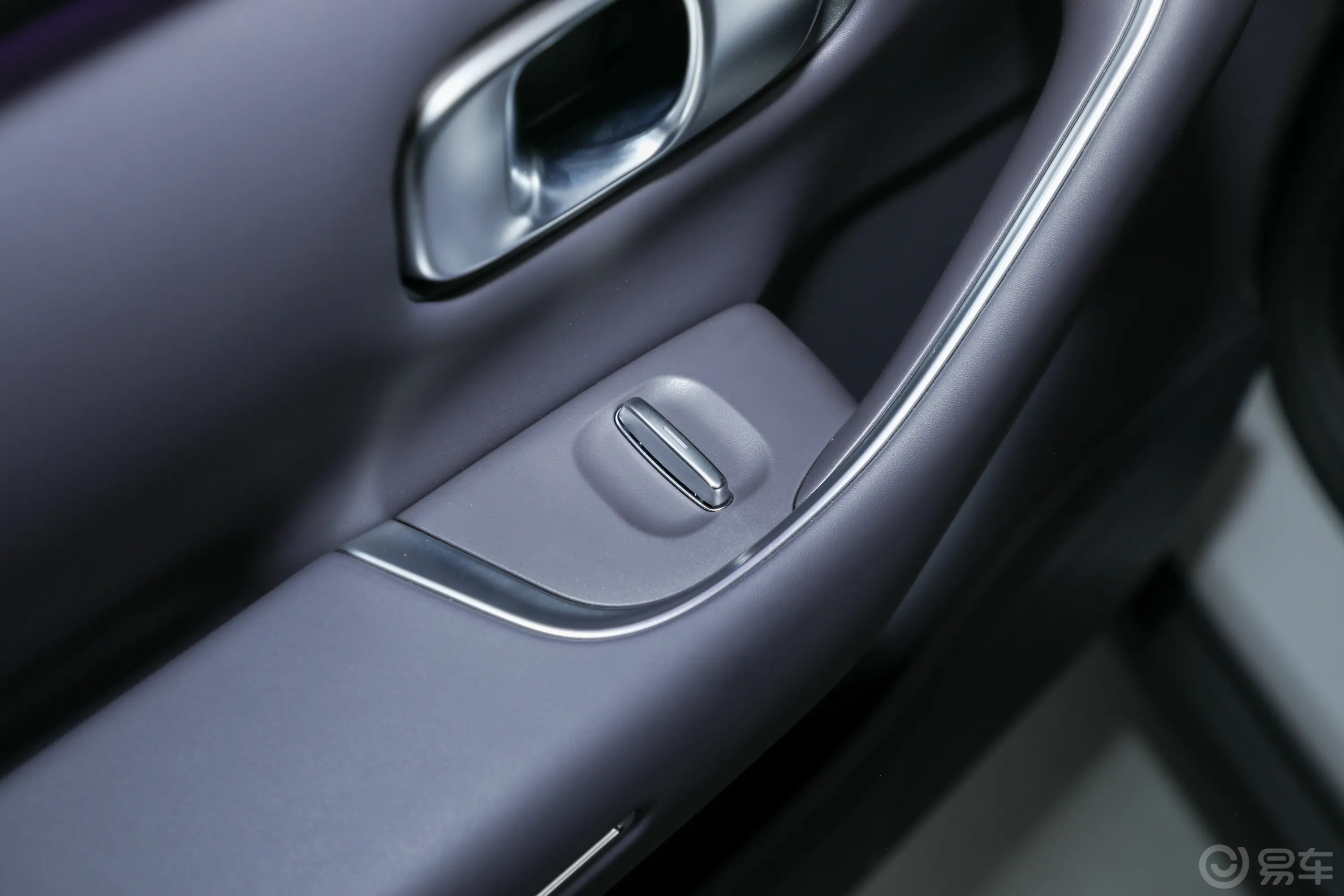 【零跑C10纯电版 530km 530激光雷达版后车窗调节图片-汽车图片大全】-易车