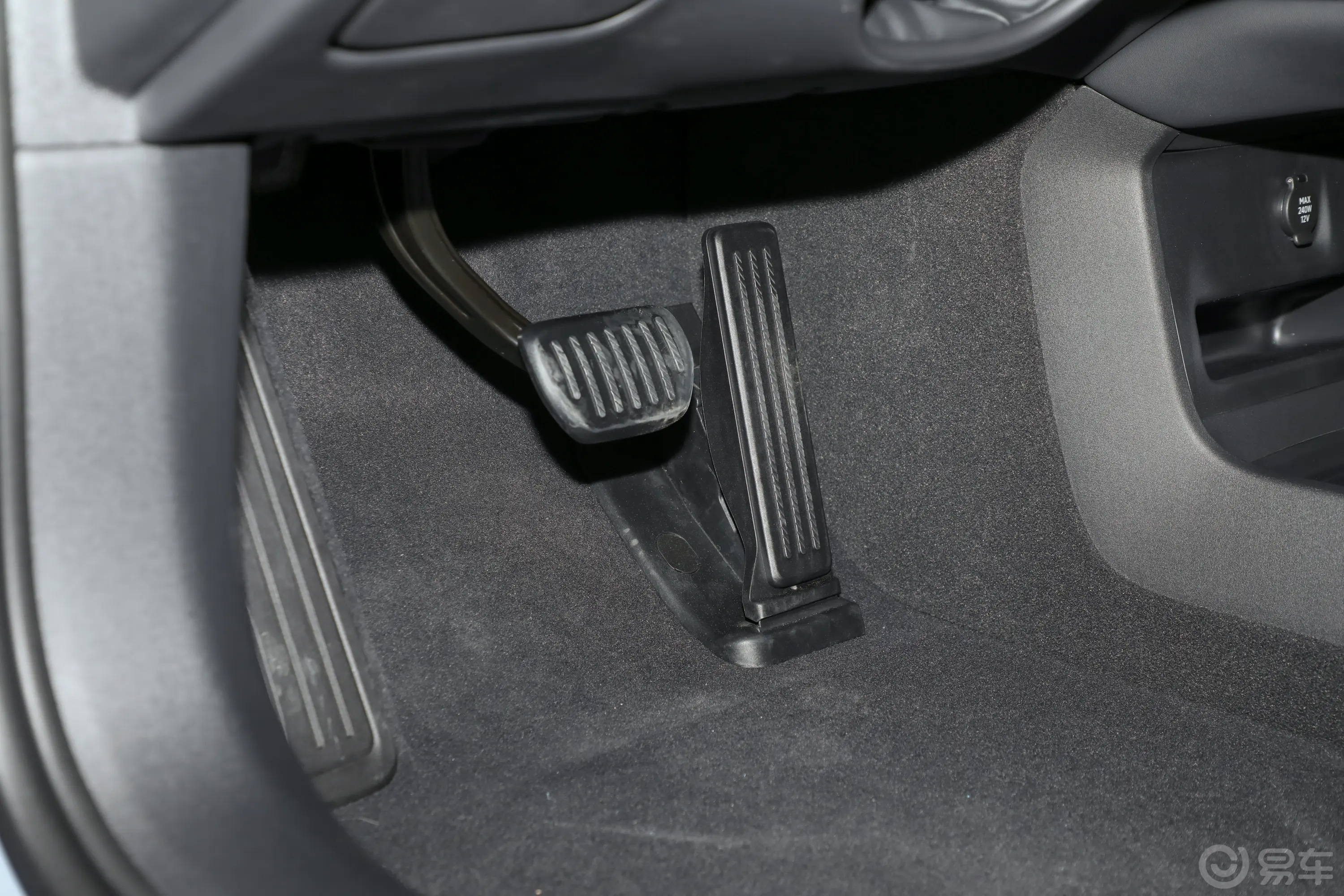 【小米SU7700km 后驱标准长续航版脚踏板图片-汽车图片大全】-易车