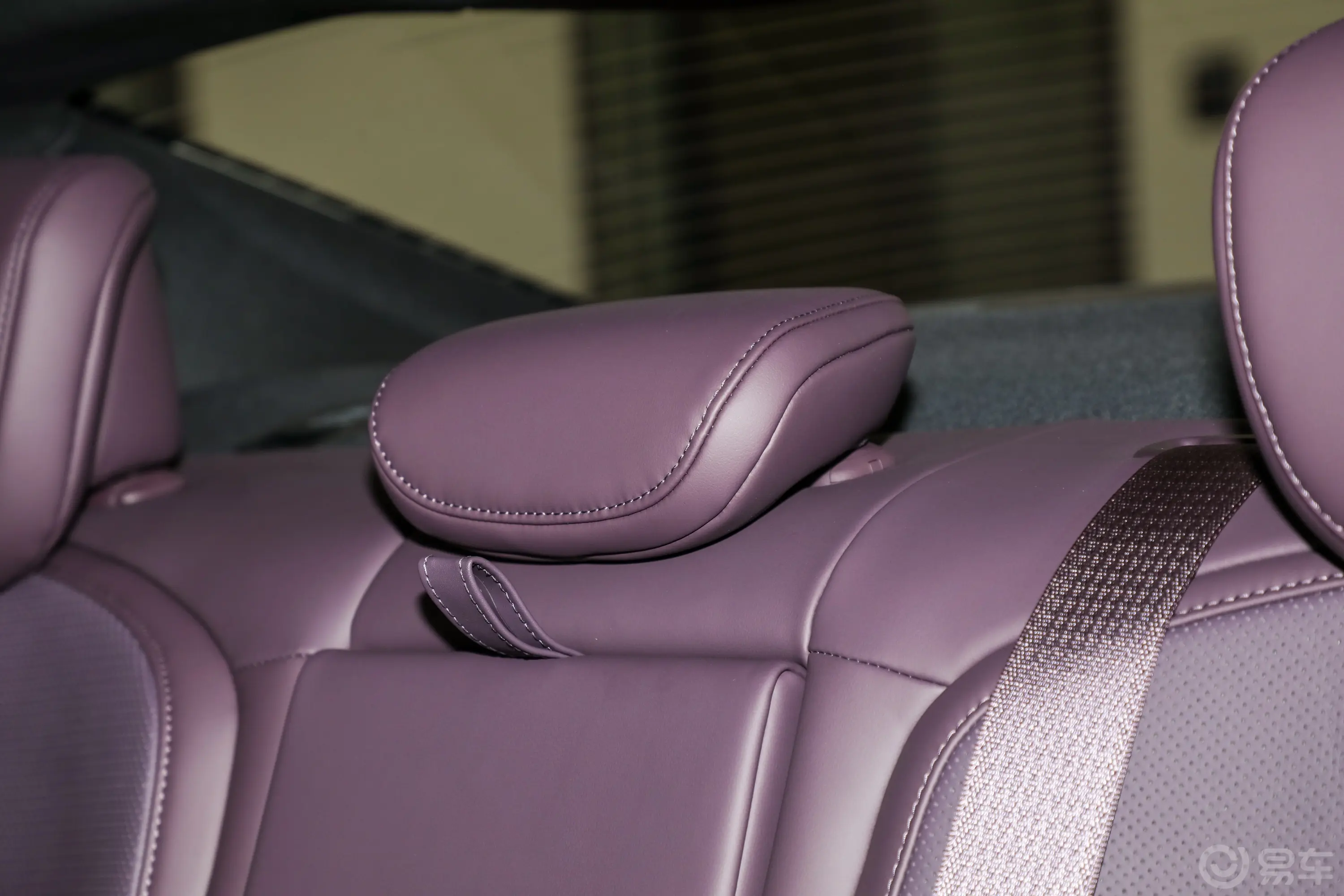 【小米SU7800km 四驱Max超长续航版后排空间图片-汽车图片大全】-易车