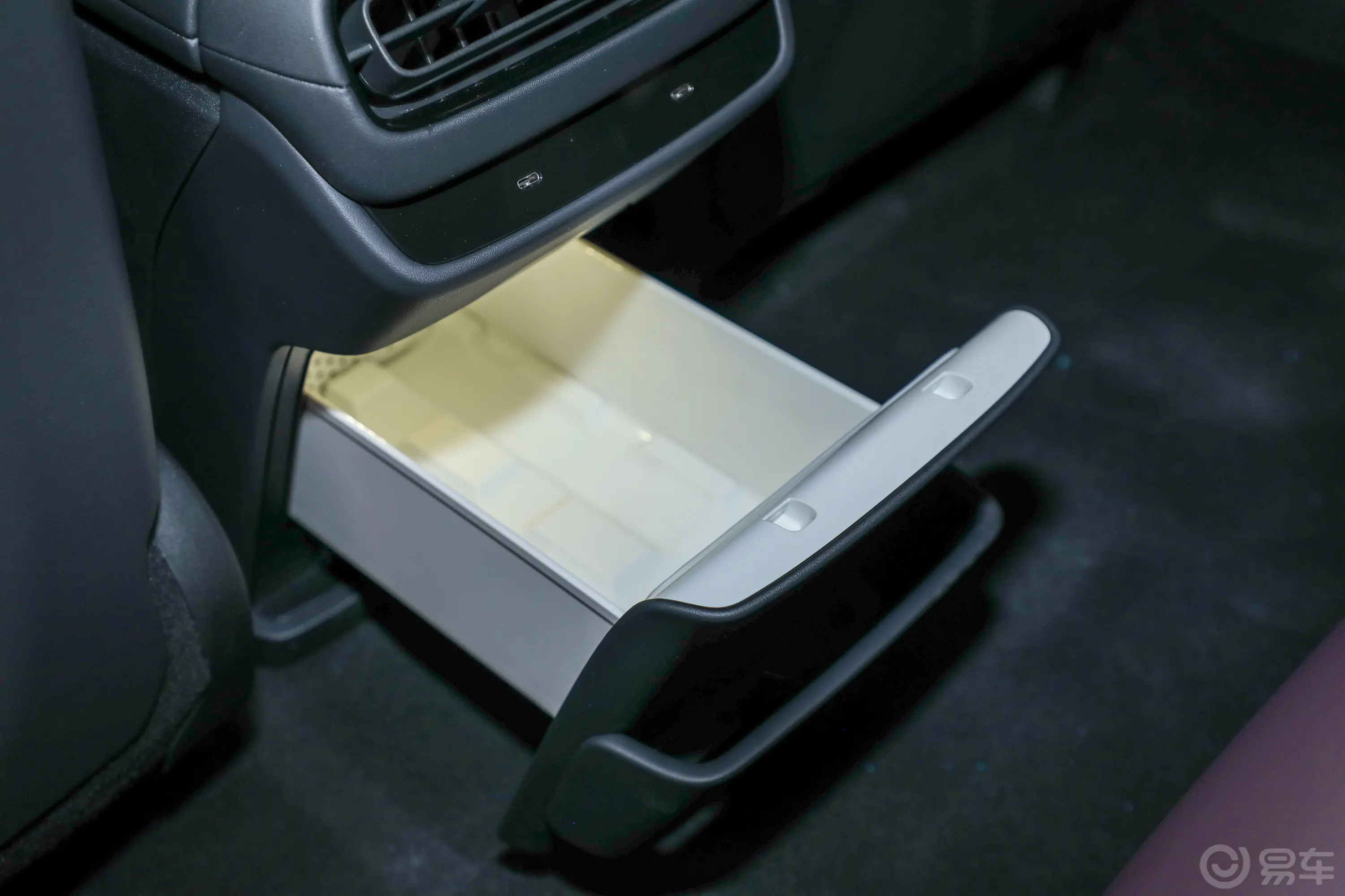 【小米SU7800km 四驱Max超长续航版后排功能图片-汽车图片大全】-易车