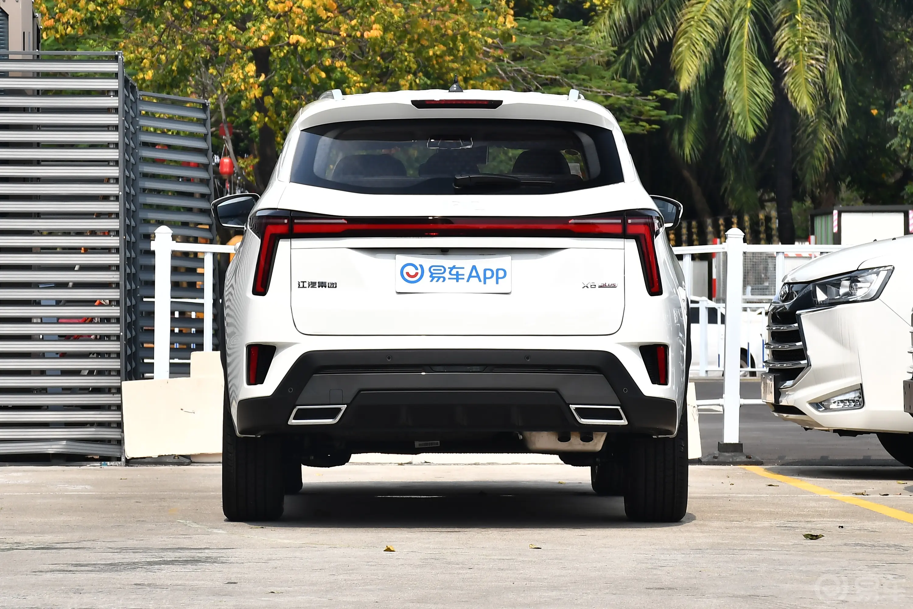 【江淮X8 PLUS1.5T 双离合智旅版 7座正后水平图片-汽车图片大全】-易车