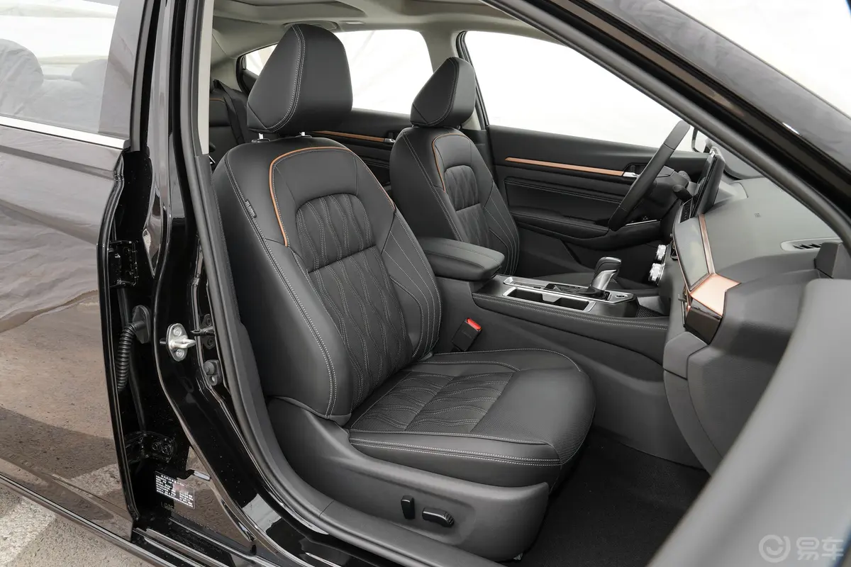 【天籁2.0L SV 黑金版副驾驶座椅图片-汽车图片大全】-易车