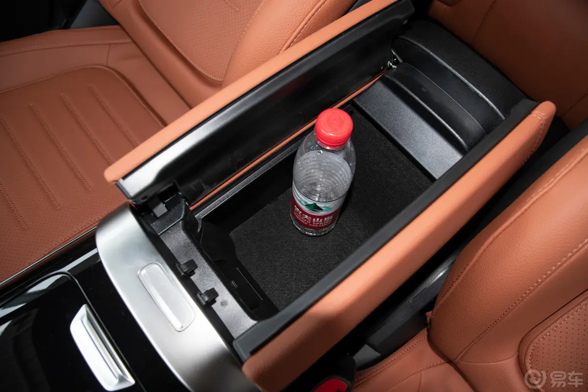 【奔驰GLC改款 GLC 260 L 4MATIC 豪华型 5座前排扶手箱储物格图片-汽车图片大全】-易车