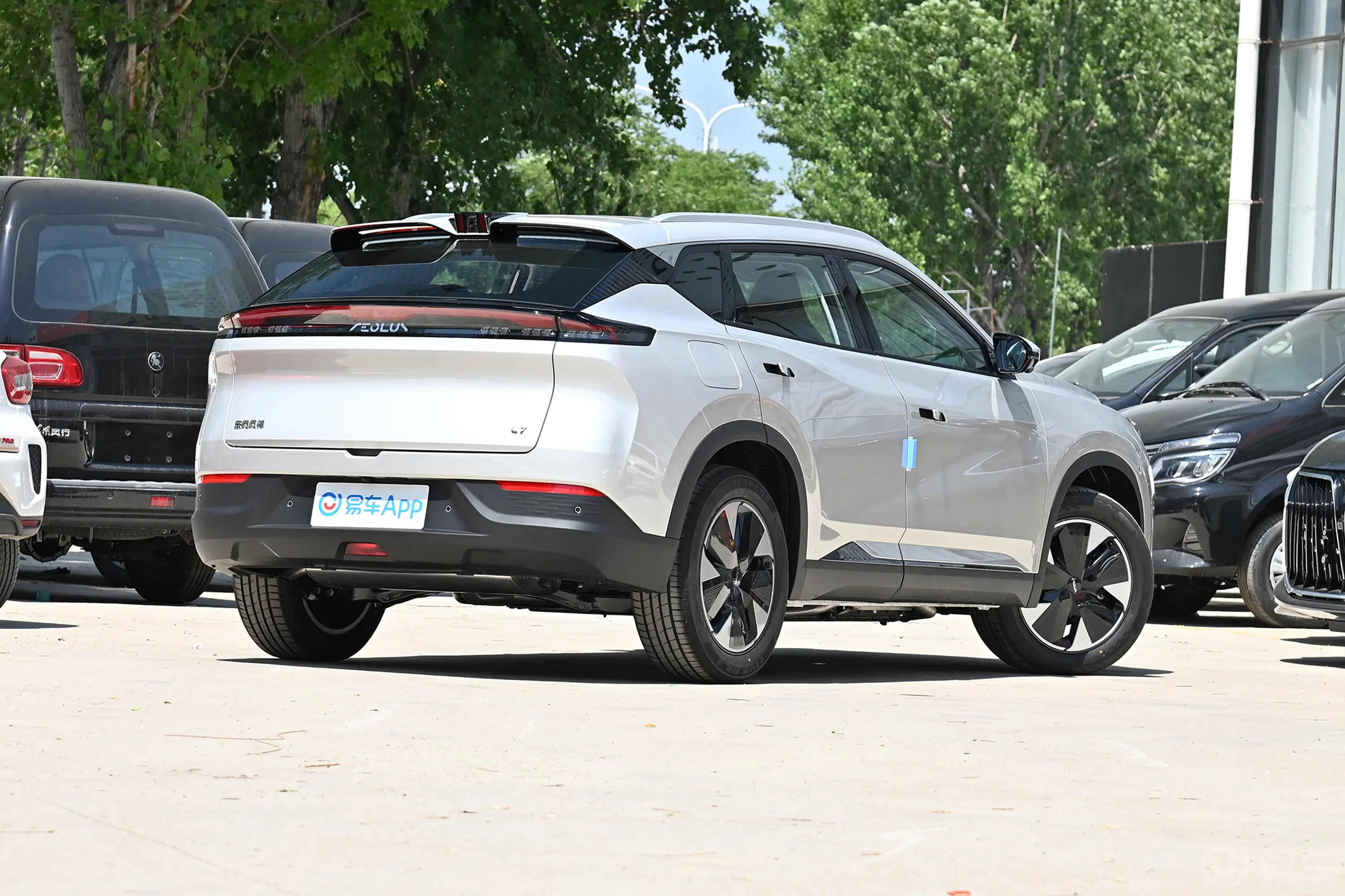 【风神L7插电混动 1.5T 205km 205Air侧后45度车头向右水平图片-汽车图片大全】-易车