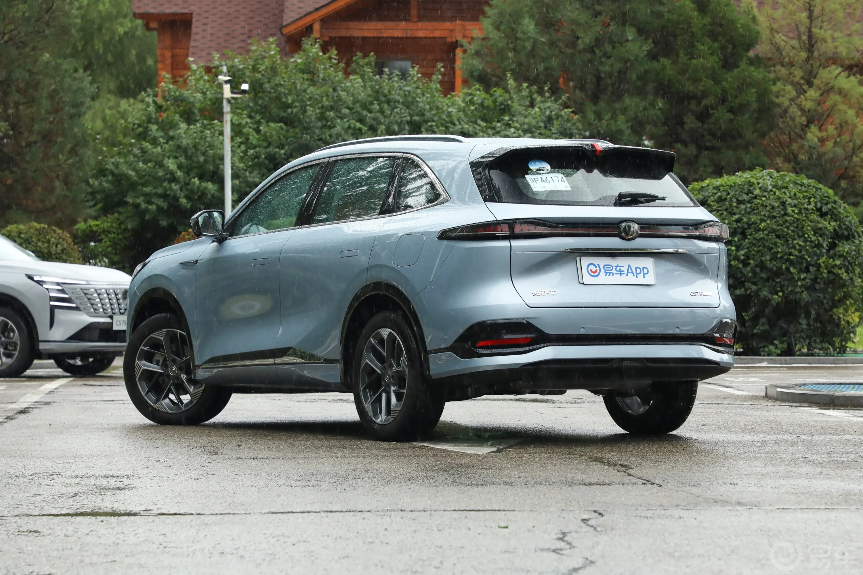 【长安CS75PLUS第四代 1.5T 新蓝鲸智慧旗舰型侧后45度车头向左水平图片-汽车图片大全】-易车