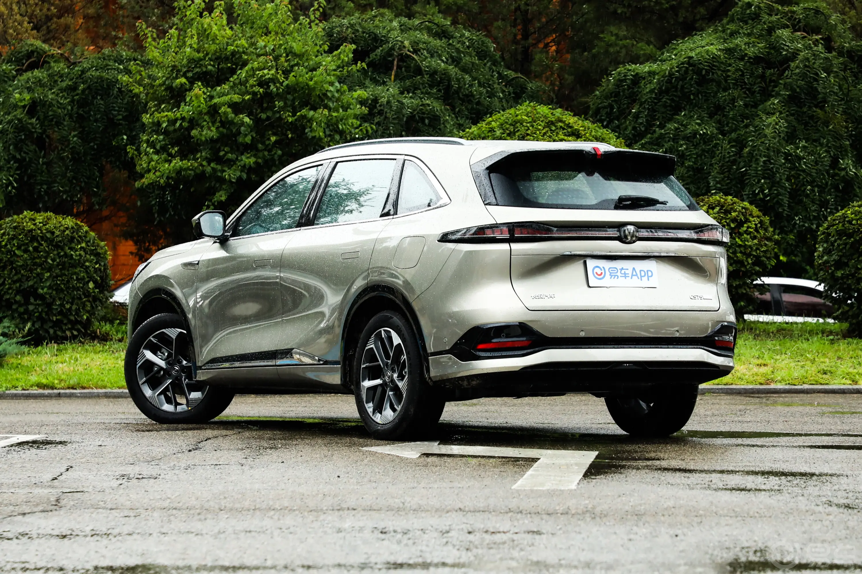 【长安CS75PLUS第四代 1.5T 新蓝鲸智慧旗舰型侧后45度车头向左水平图片-汽车图片大全】-易车