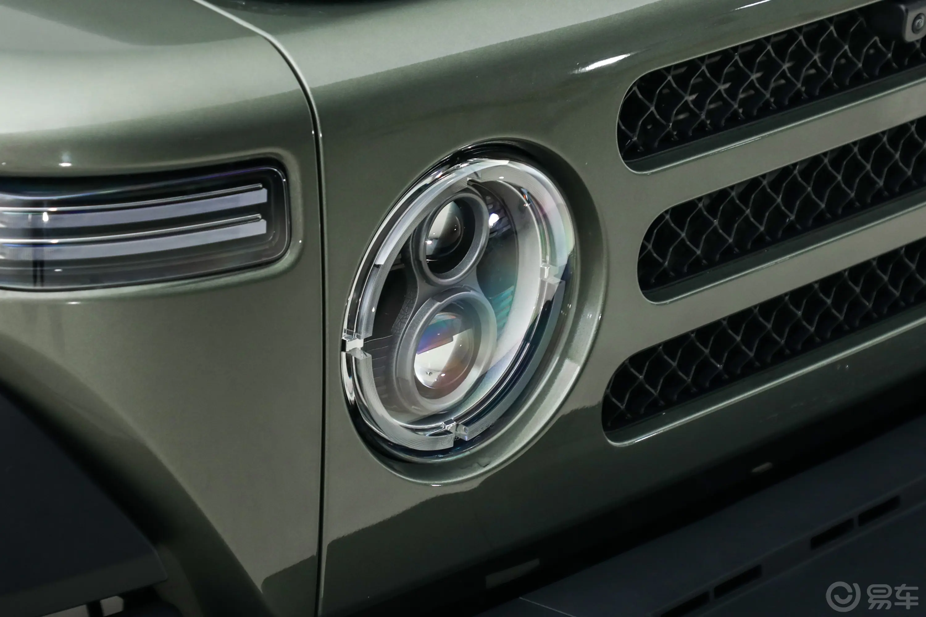 【212 T012.0T 探险家大灯侧45度俯拍图片-汽车图片大全】-易车