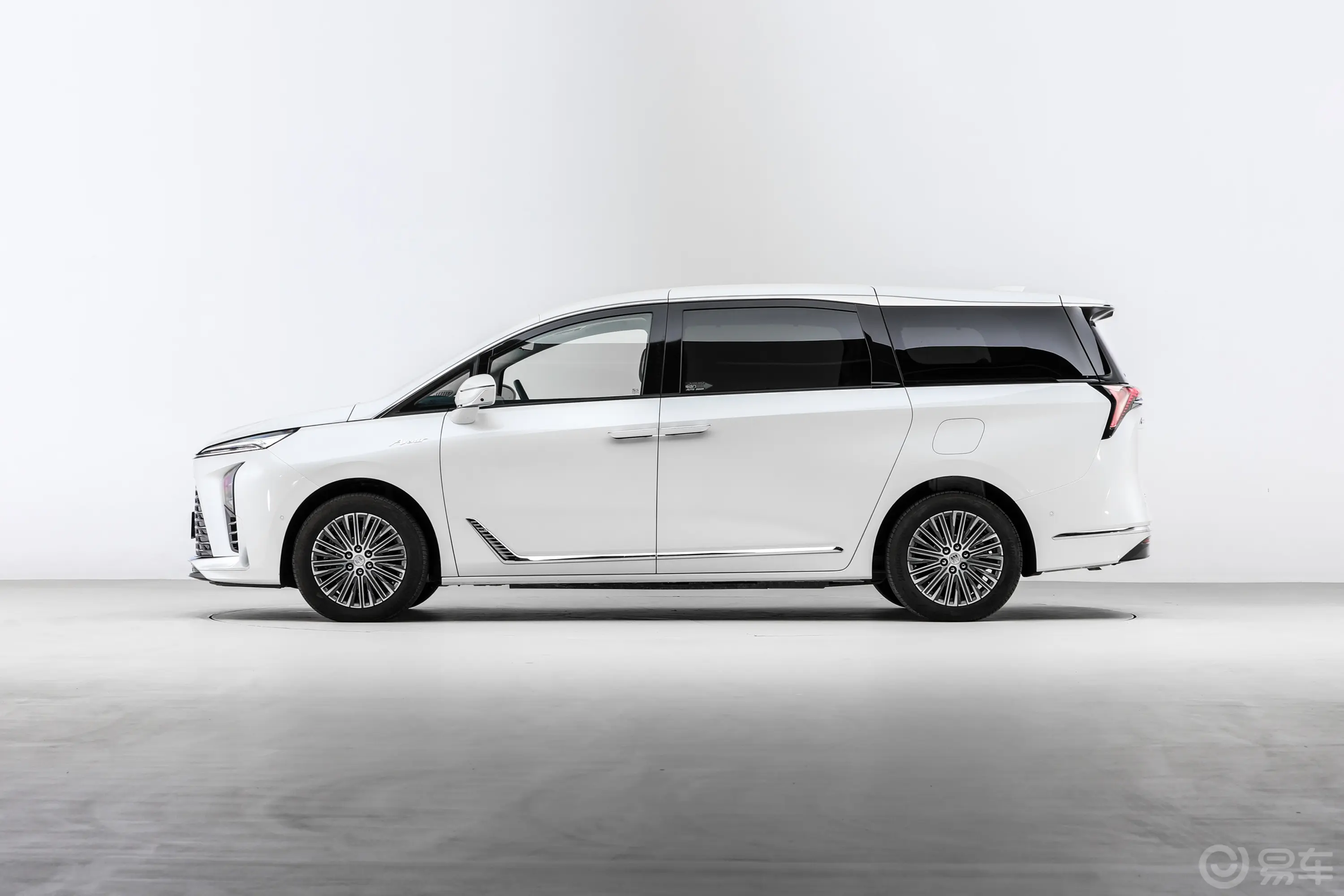 【别克GL8 插电混动陆尊 1.5T 138km 奢享版 7座正侧车头向左水平图片-汽车图片大全】-易车