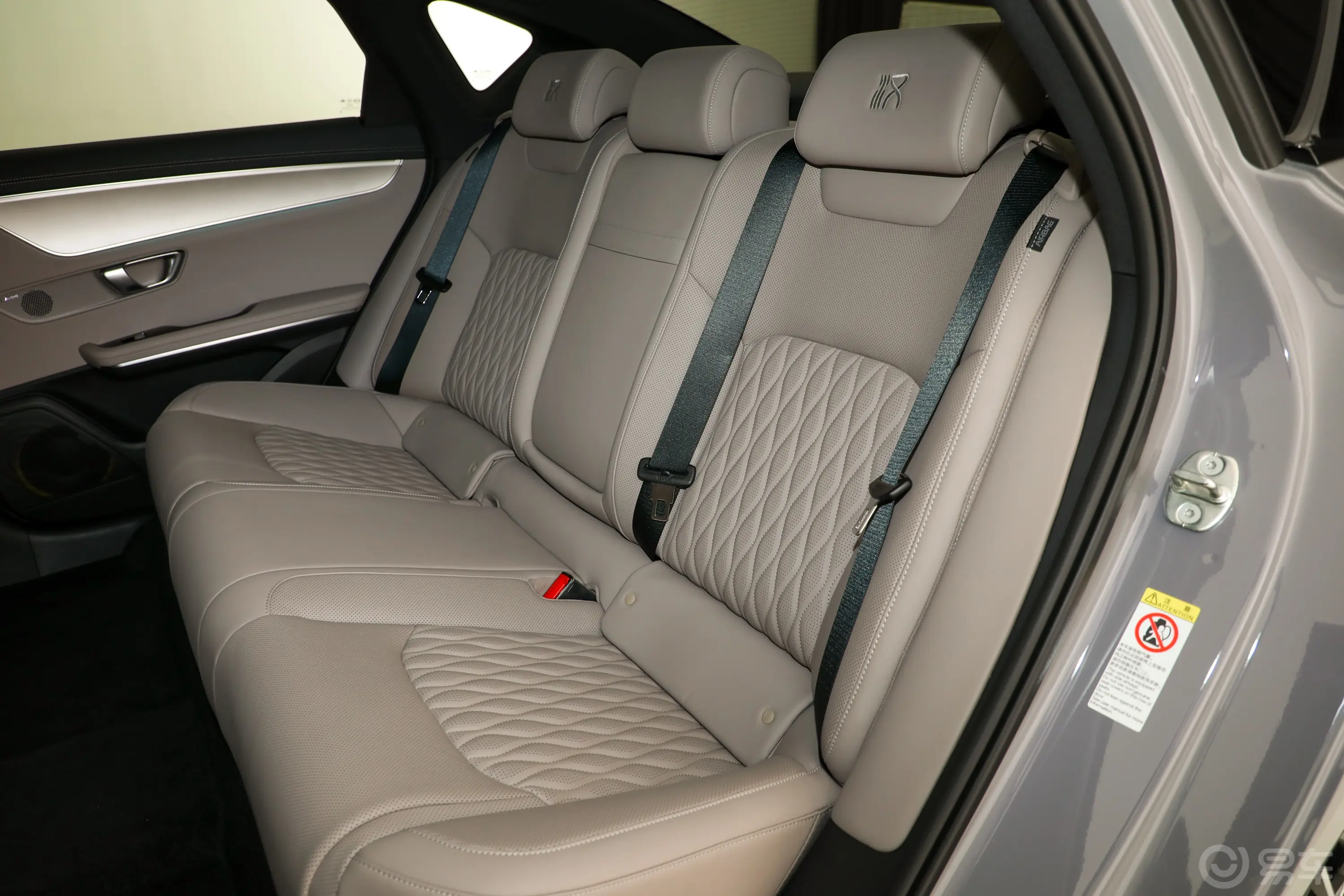 【汉DM-i 1.5T 125km 尊贵型后排座椅图片-汽车图片大全】-易车