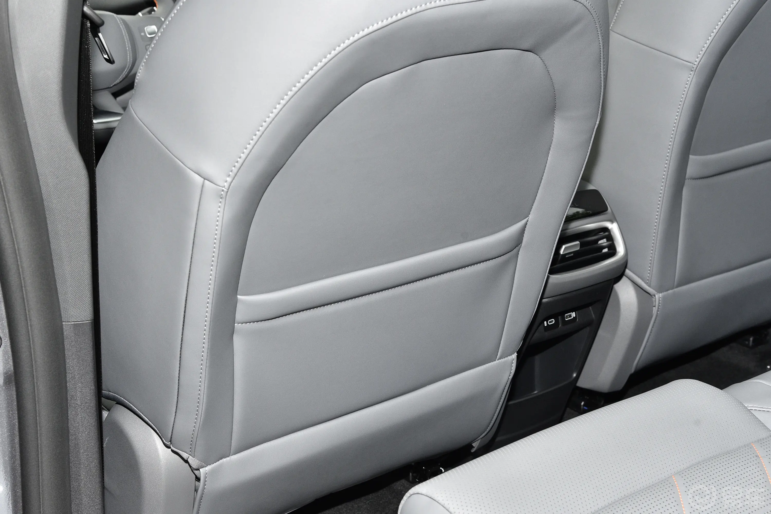 【深蓝S05纯电版 510km 510Plus后排功能图片-汽车图片大全】-易车