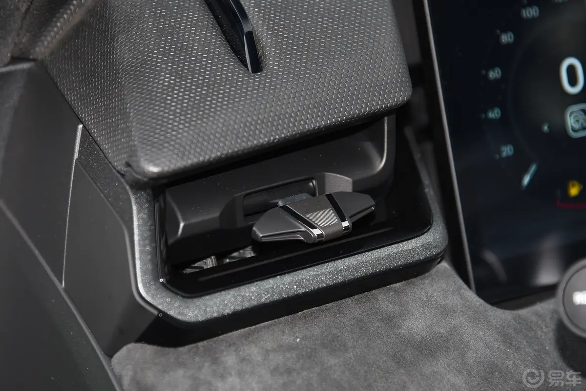 【领克0303+ 2.0T 自动四驱性能套装 5座主驾驶位图片-汽车图片大全】-易车