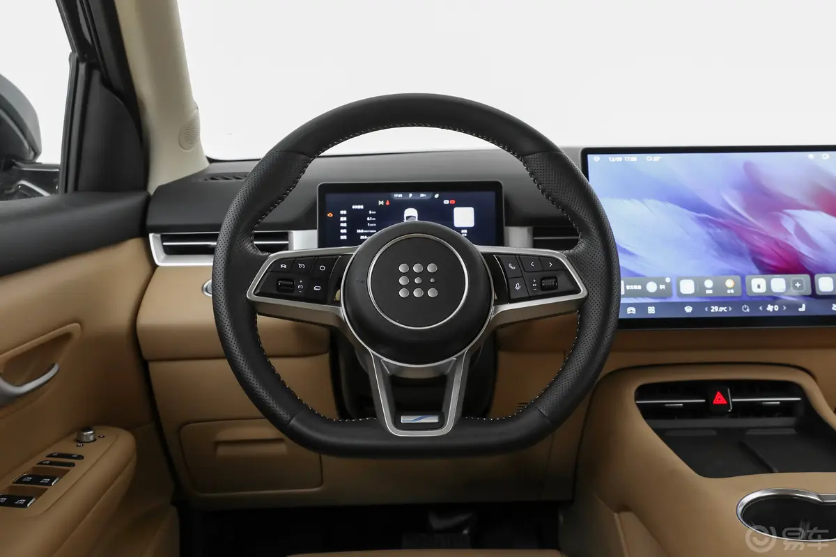 【蓝电E5 PLUS1.5L 165km 长续航版PLUS 7座方向盘图片-汽车图片大全】-易车