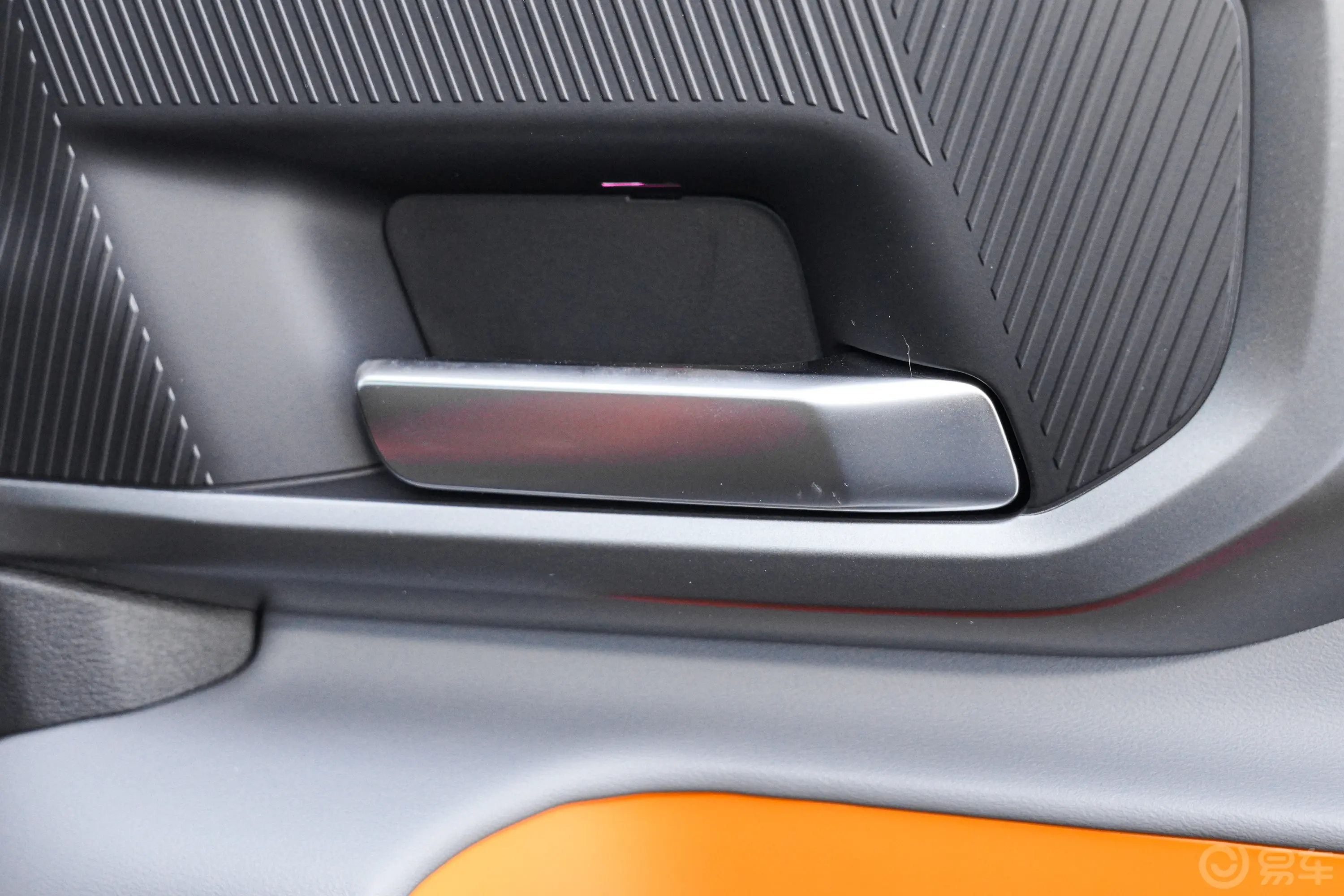 【北京越野BJ40增程1.5T 152km 进阶版副驾驶位图片-汽车图片大全】-易车