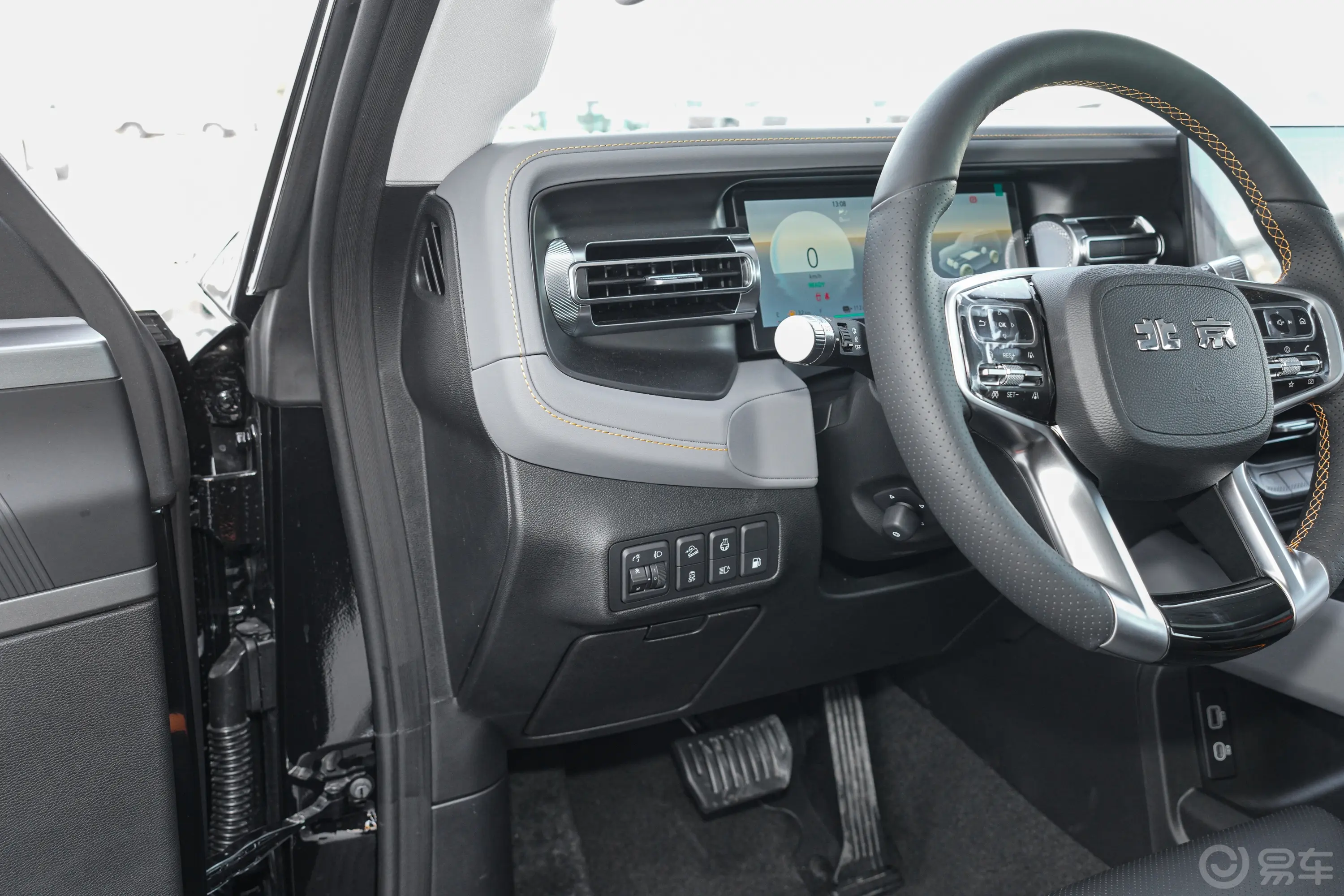 【北京越野BJ40增程152km 进阶版主驾驶位图片-汽车图片大全】-易车
