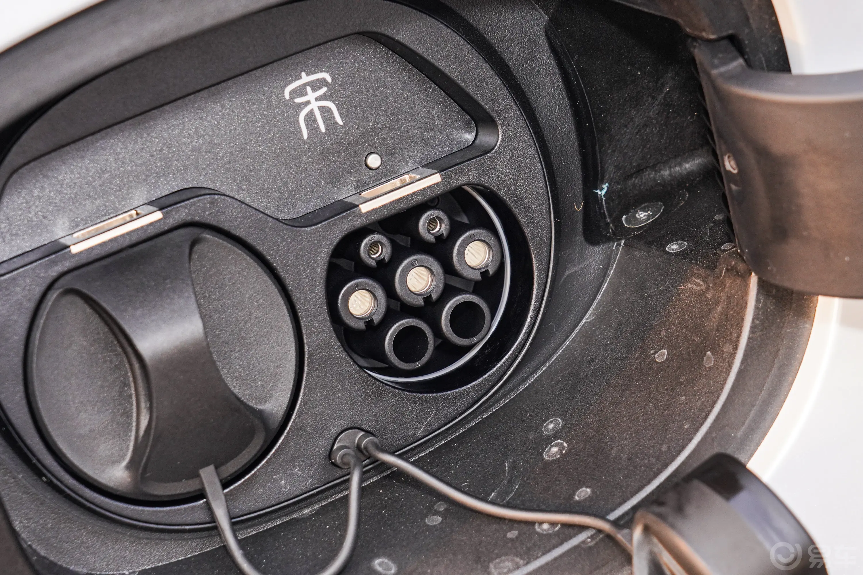 【宋L DM-i智驾版 1.5L 160km 超越型慢充充电口图片-汽车图片大全】-易车