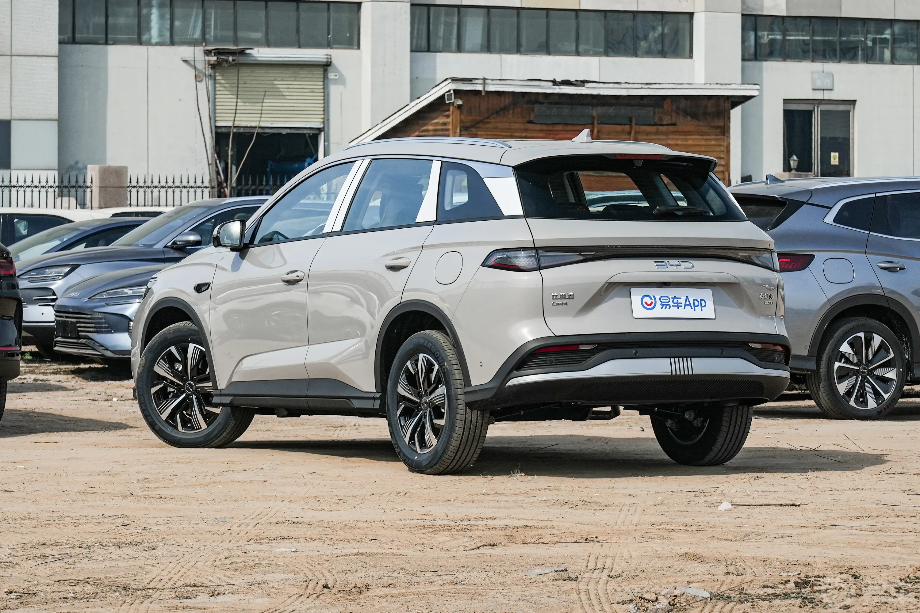 【海狮05DM-i智驾版 1.5L 75km 尊贵型侧后45度车头向左水平图片-汽车图片大全】-易车