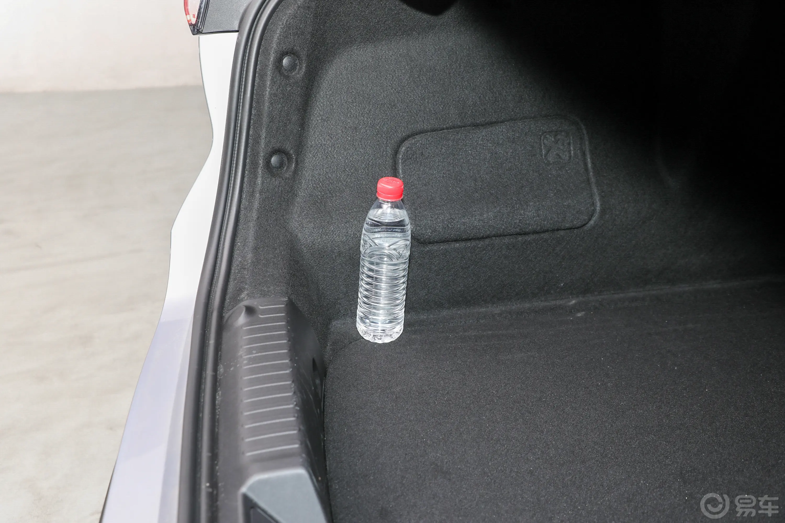 【银河L6EM-i 1.5L 140km 星舰版后备厢图片-汽车图片大全】-易车