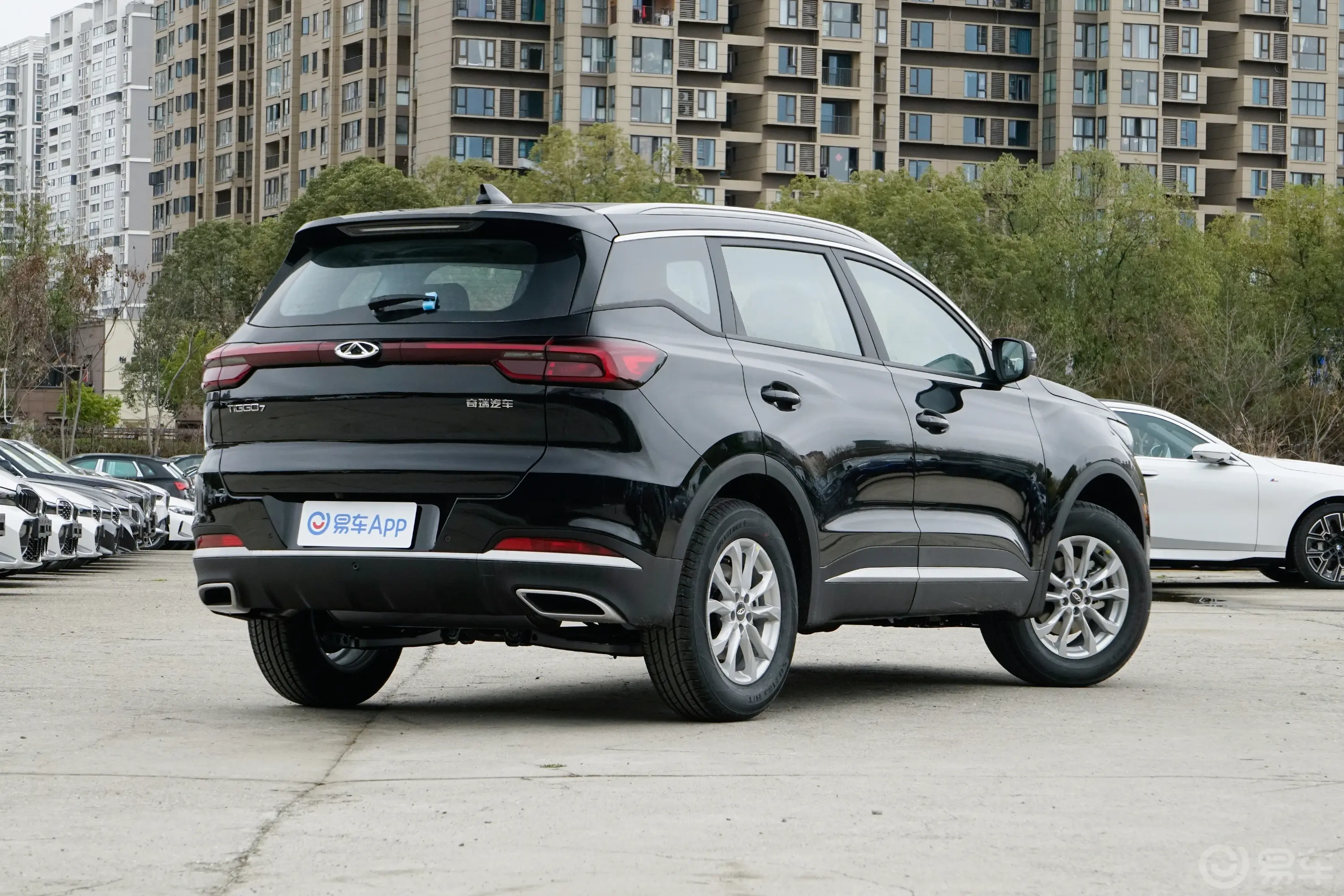 【瑞虎7卓越版 1.5T CVT两驱豪华版侧后45度车头向右水平图片-汽车图片大全】-易车