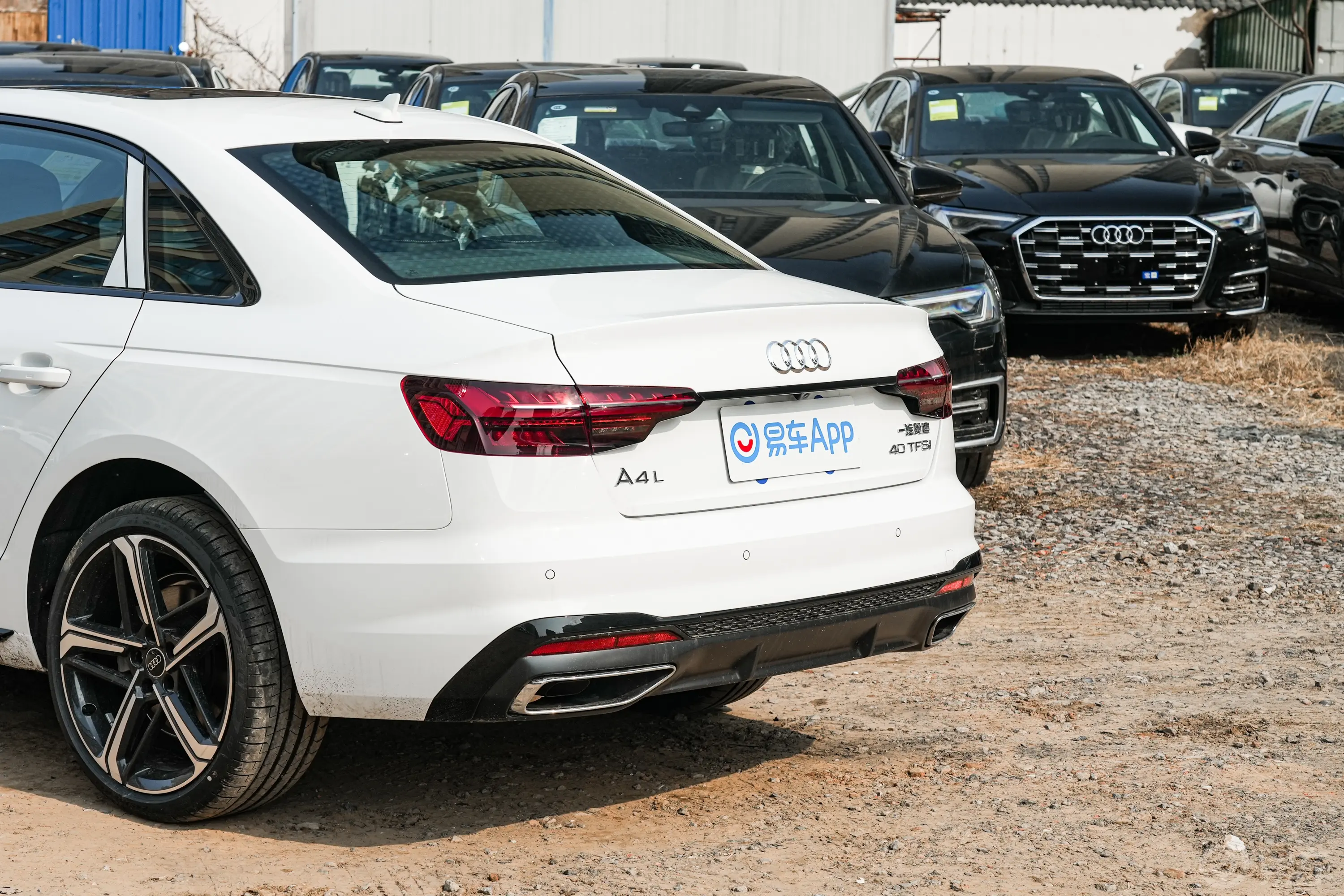 【奥迪A4L200万辆悦享版 40 TFSI 豪华动感型车尾特写图片-汽车图片大全】-易车