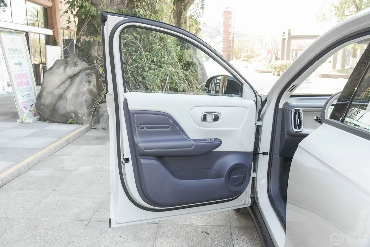 【零跑B10600km 激光雷达版驾驶员侧前车门图片-汽车图片大全】-易车