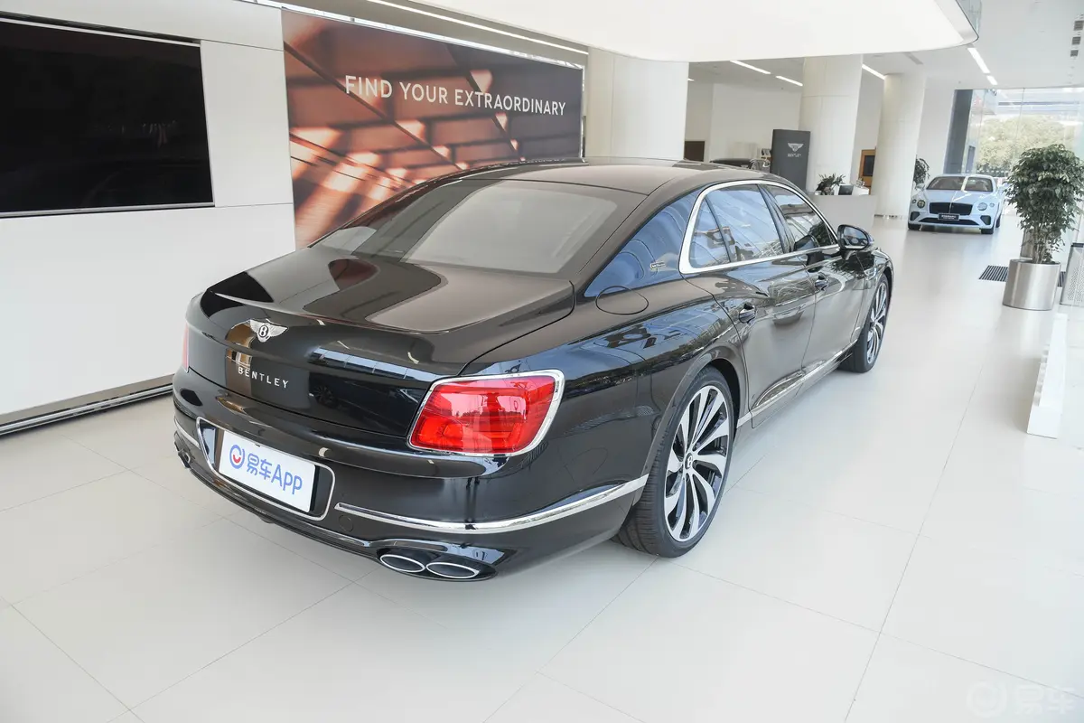 【飞驰4.0T V8 江山特别版侧后45度车头向右水平图片-汽车图片大全】-易车