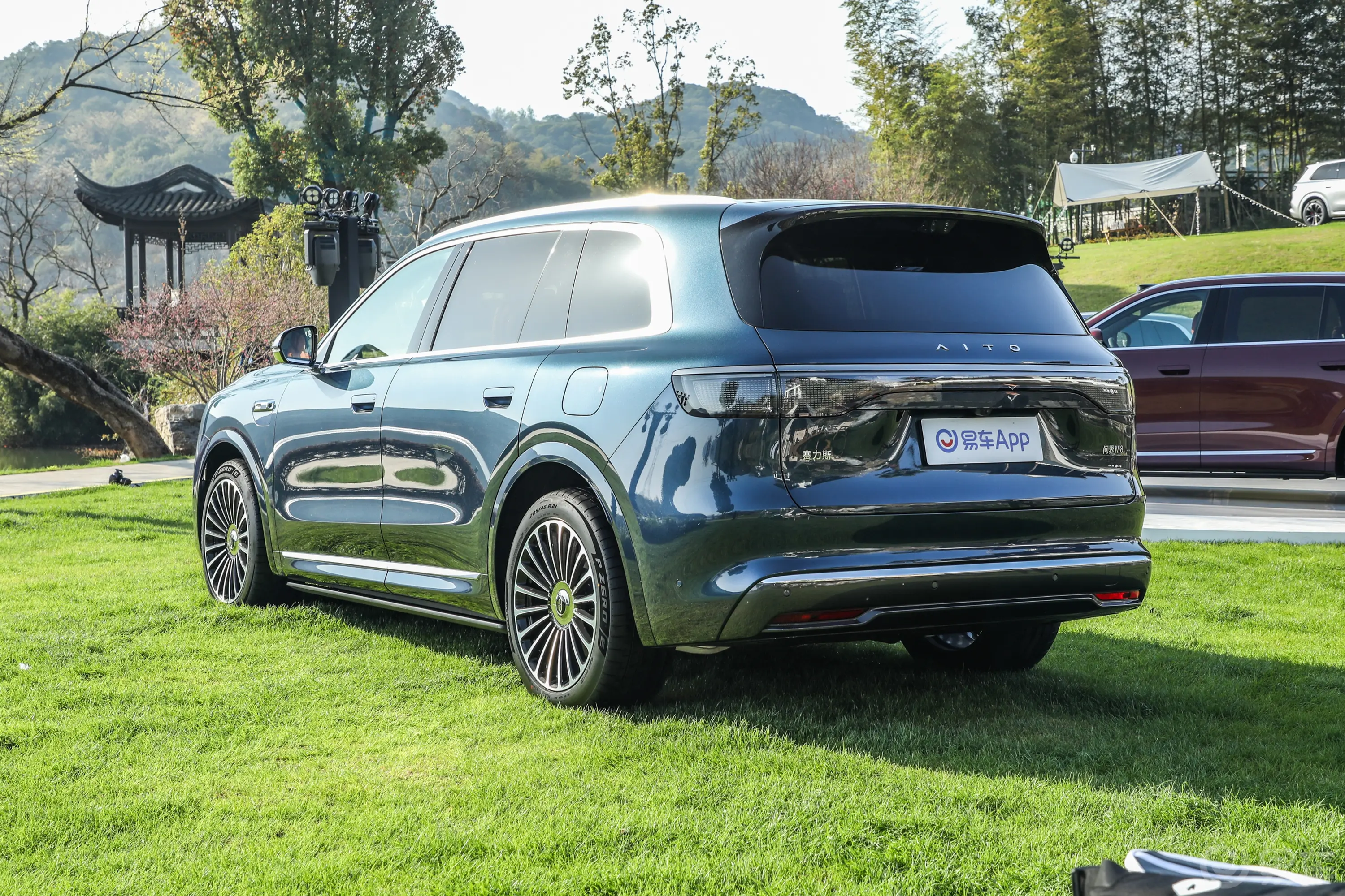 【问界M8增程版 310km Ultra 6座侧后45度车头向左水平图片-汽车图片大全】-易车