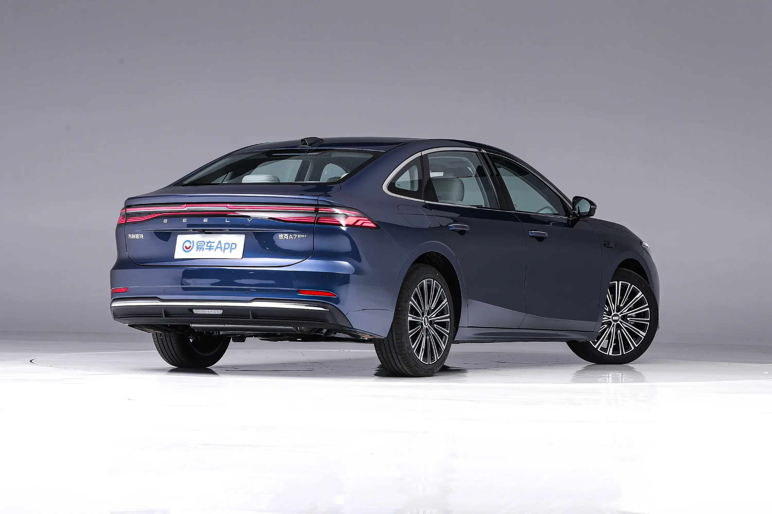 【银河A71.5L 150km 星舰版侧后45度车头向右水平图片-汽车图片大全】-易车