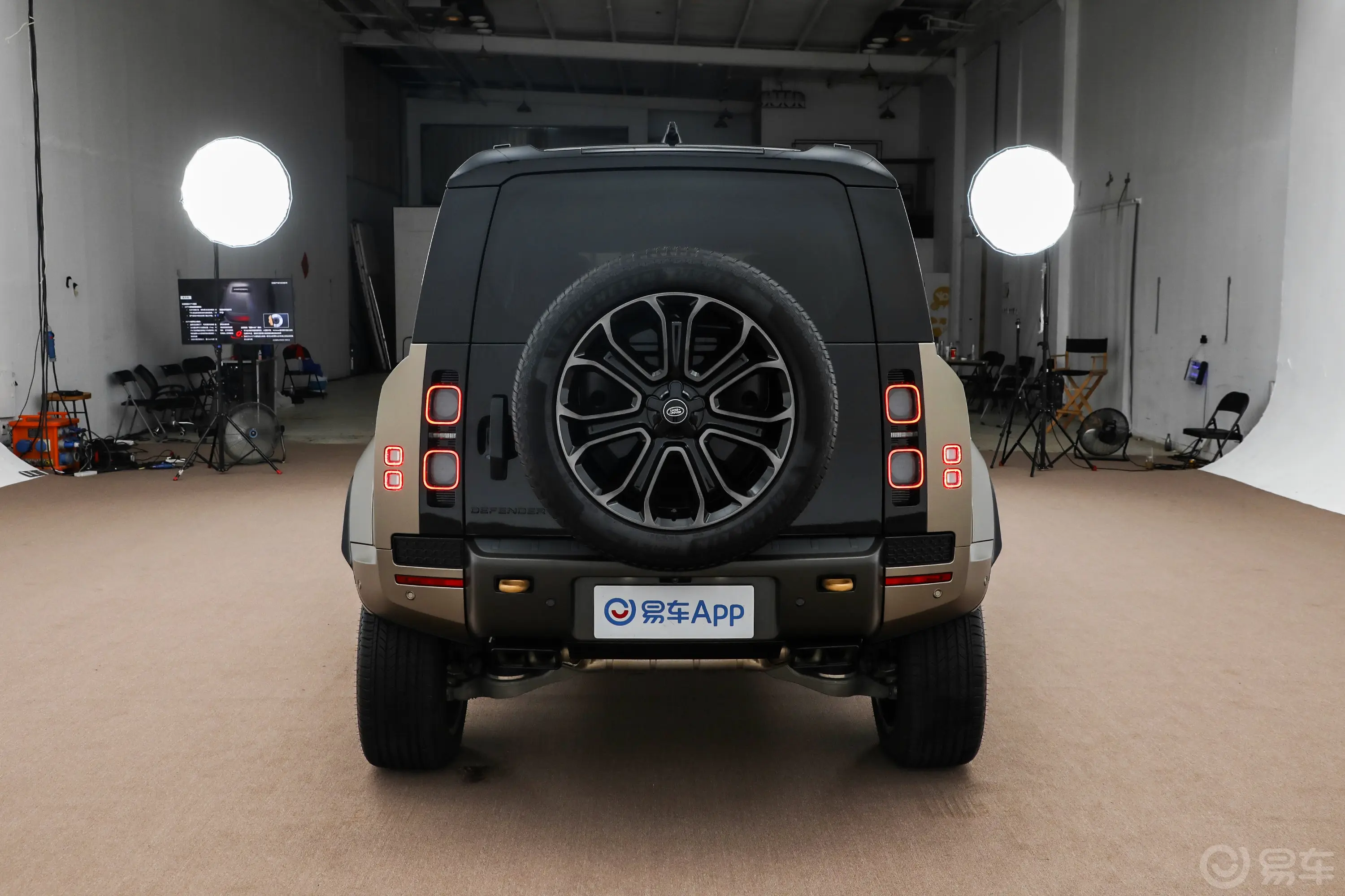 【卫士110 4.4T OCTA正后水平图片-汽车图片大全】-易车