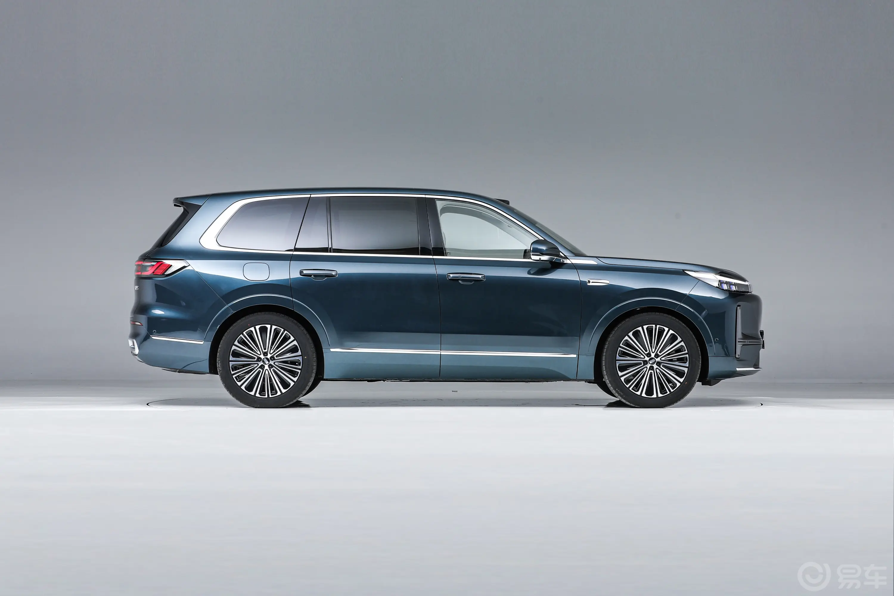 【银河M91.5T 210km 四驱领航版正侧车头向右水平图片-汽车图片大全】-易车