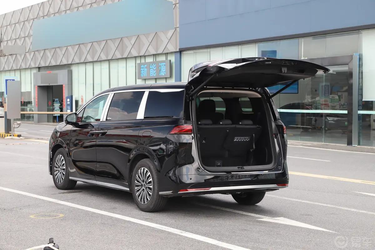 【比亚迪M91.5T 100km 领航版后备厢开启45度侧拍图片-汽车图片大全】-易车