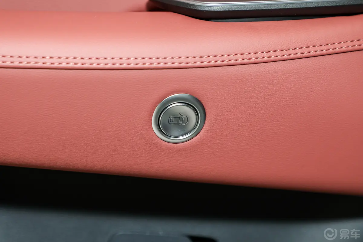 【极狐 阿尔法T5增程版 215km 元境智行版后排功能图片-汽车图片大全】-易车