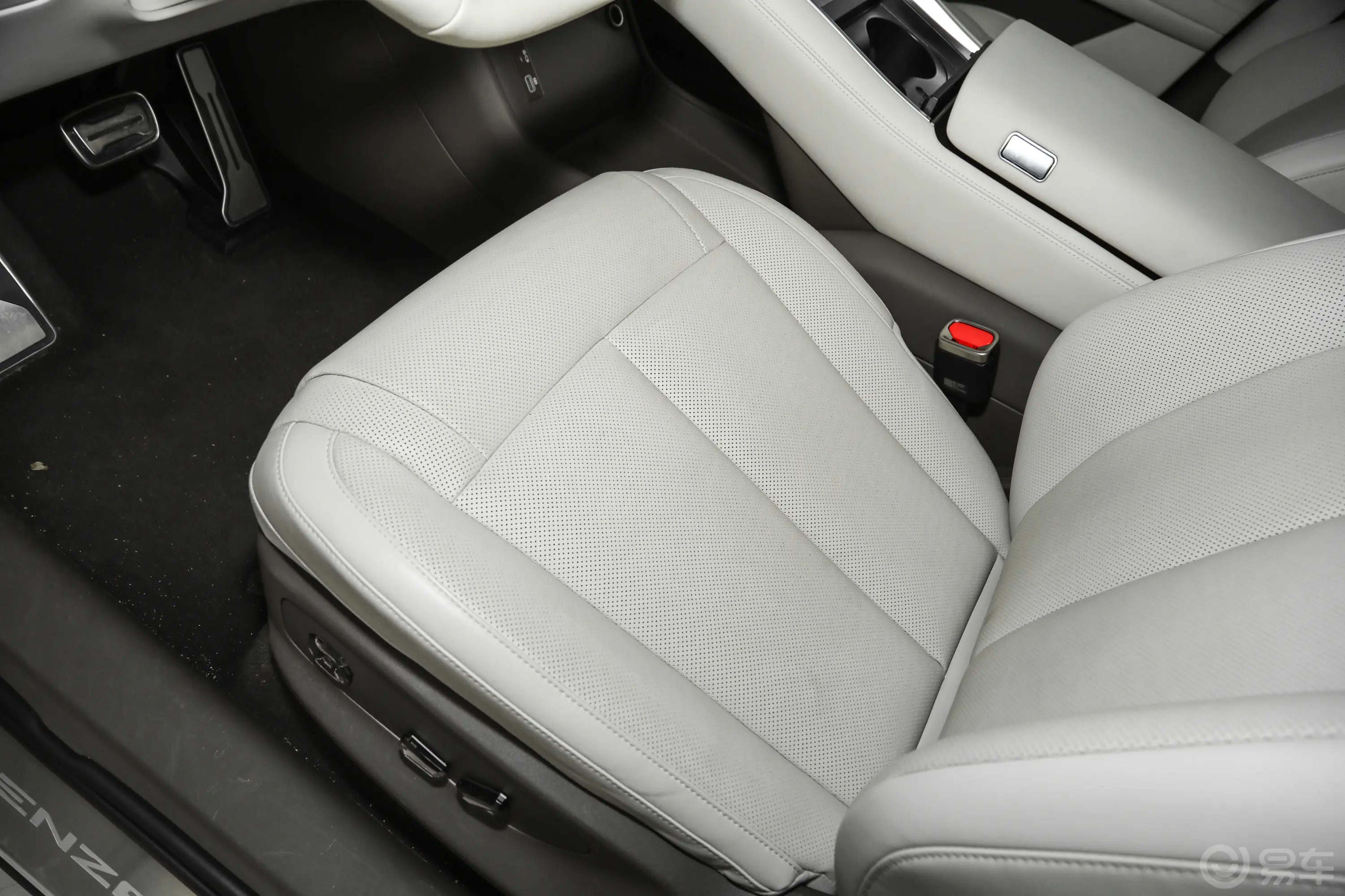 【腾势N8L2.0T 230km 旗舰型主驾驶位图片-汽车图片大全】-易车