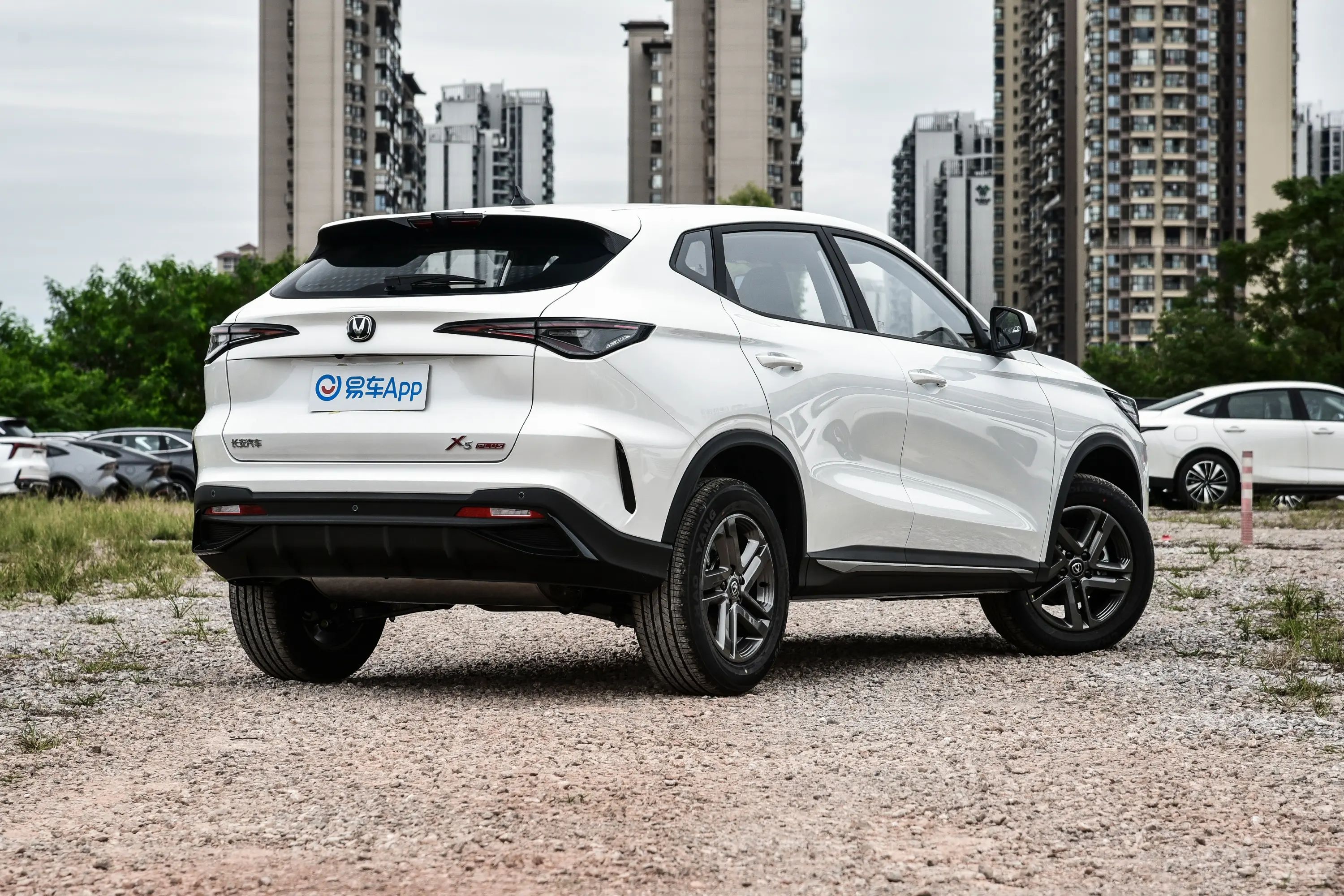 【长安X5 PLUS1.5T 双离合高能PRO侧后45度车头向右水平图片-汽车图片大全】-易车