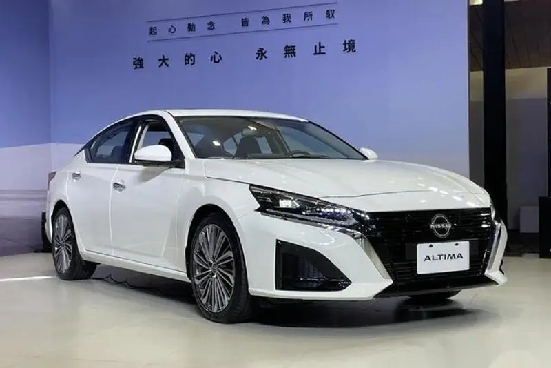 日产 旗舰三厢车 Altima 小改款到达！升级 12.3 寸屏幕展现豪华科技感_易车